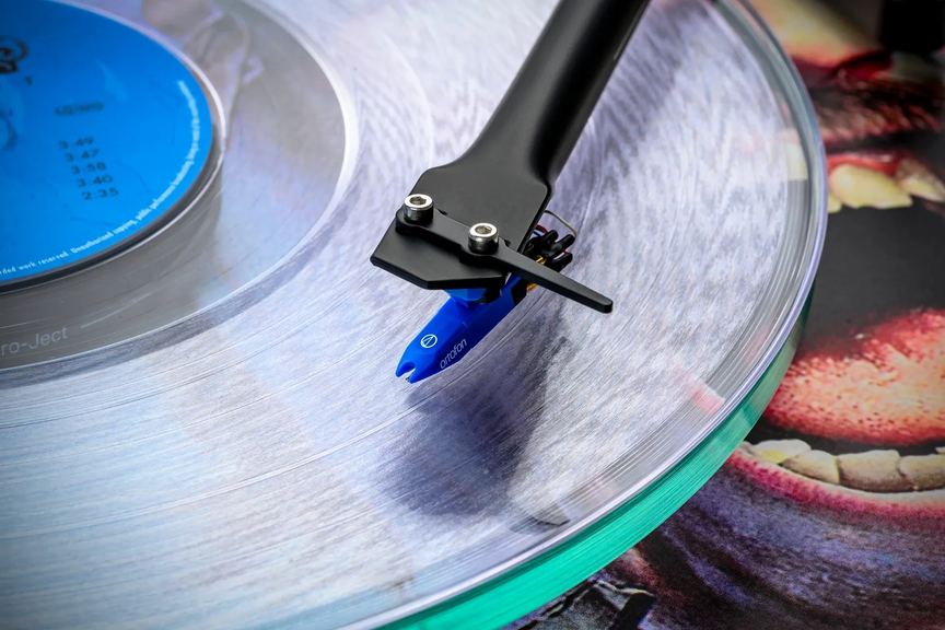 Pro-Ject dévoile une platine vinyle Scorpions inspirée de l’album ...